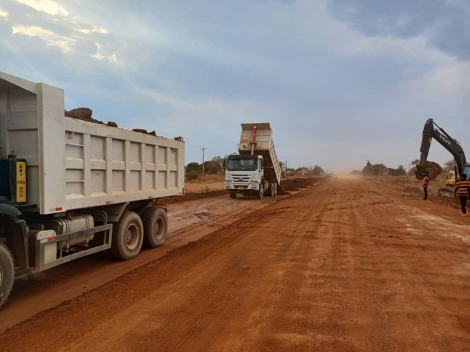 KAMPUNI YA UCHIMBAJI DHAHABU YA BARRICK KUJENGA BARABARA YA KM 73.9 ...